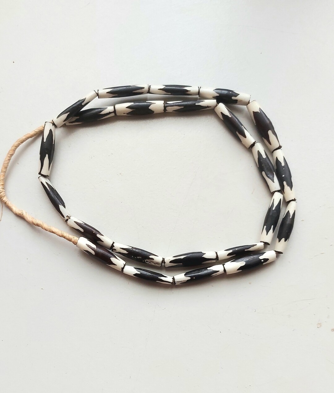 23 Kenya Cow Bone Beads, Batik Painted, Hair Pipe Bone, 7-8 Mm.diam X ...