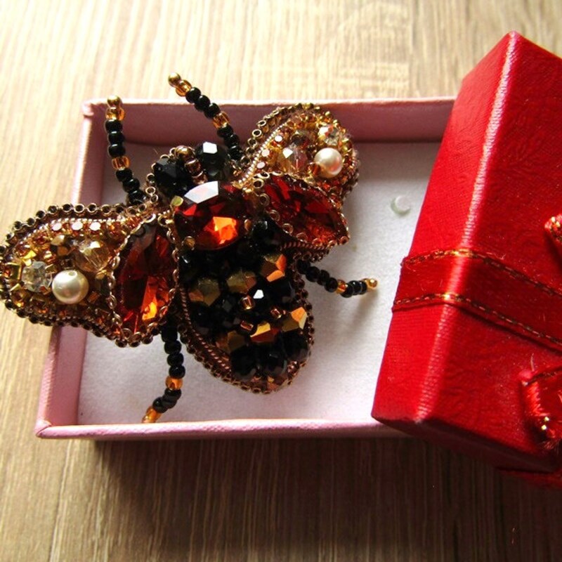 Bee Brooch - Etsy