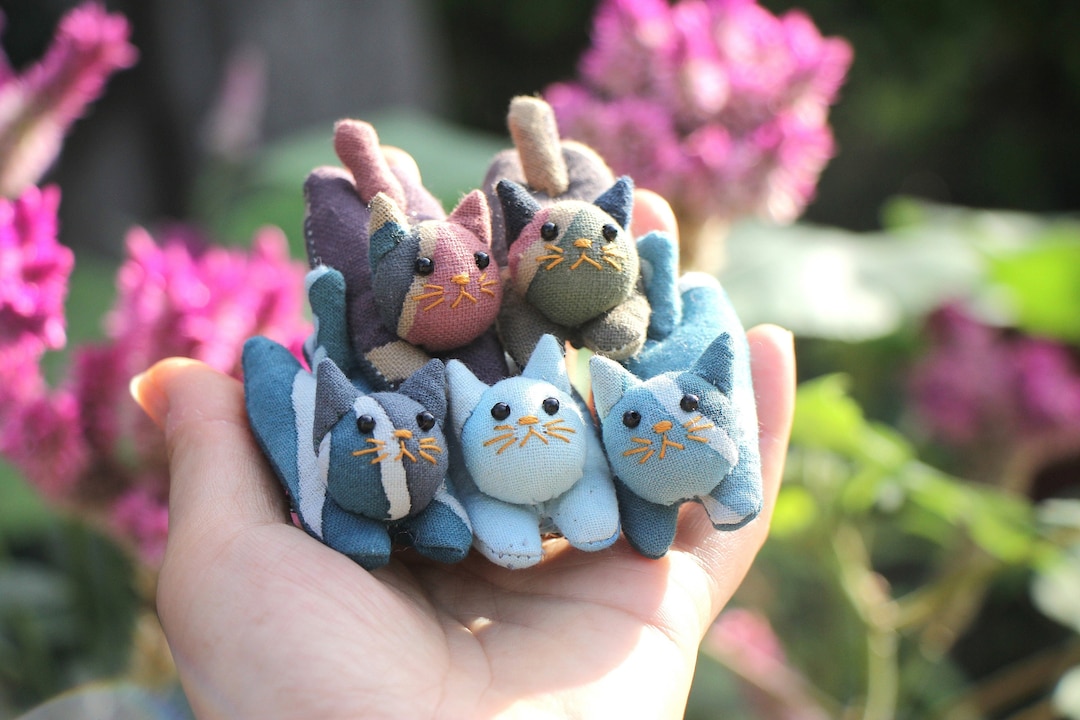 Set of 5 - Handmade Batik Cat Pins/brooch - Etsy