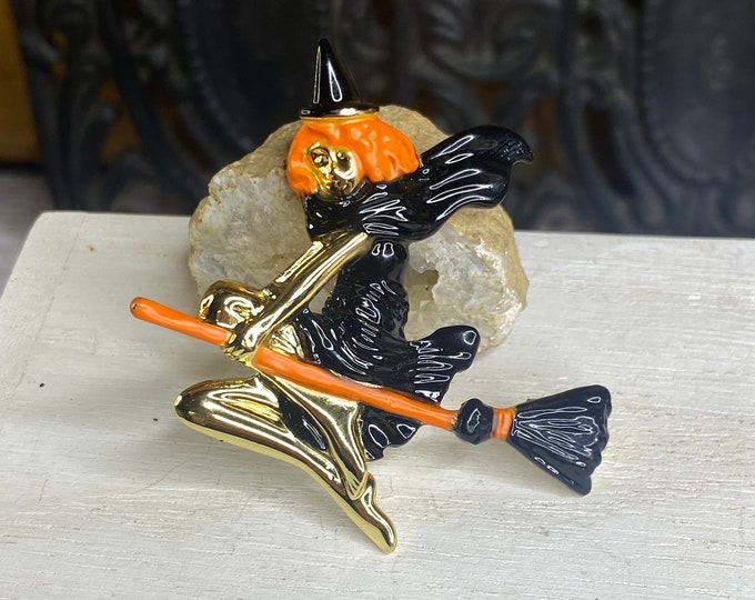 Vintage Witch Flying on a Broom Brooch Pin ~ Halloween Jewelry ~ Spooky ...