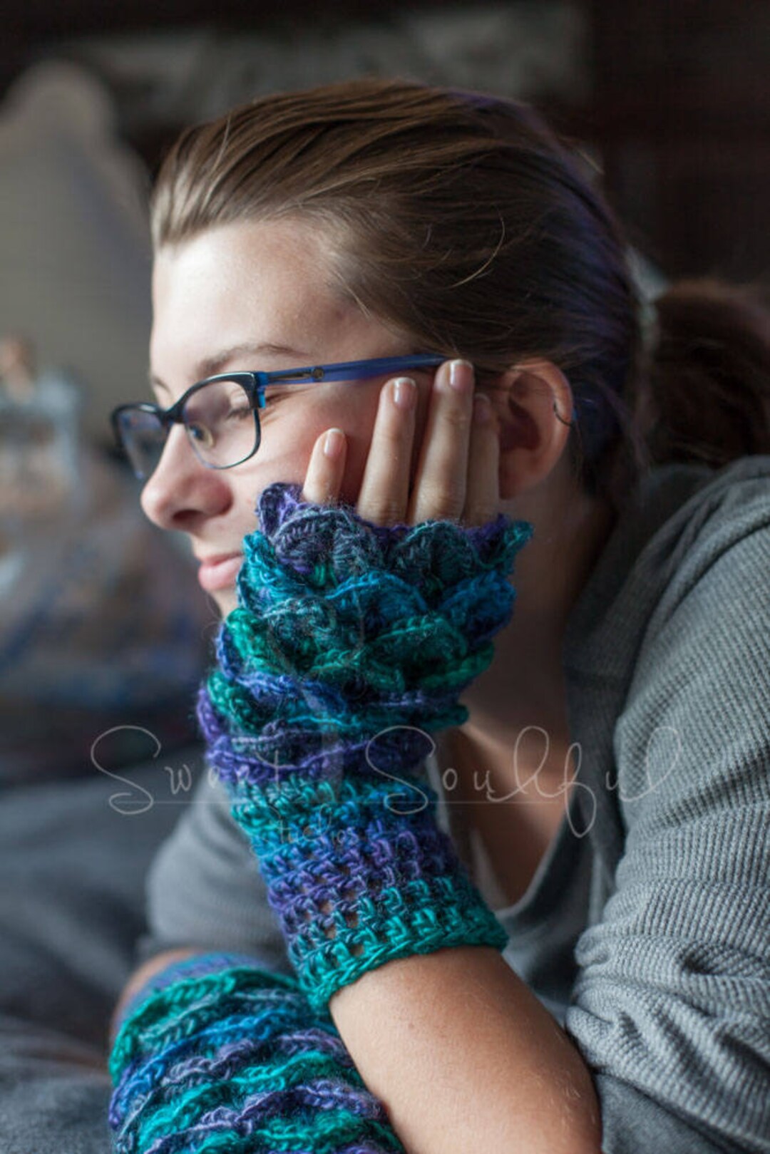 Adult/teen Dragon Scale Bun Beanie and Fingerless Gloves Set - Etsy