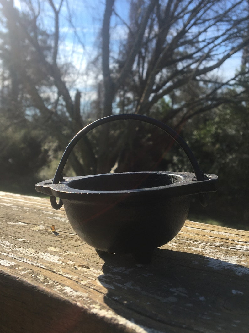 Cast Iron Cauldron with handle | Etsy