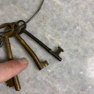 Antique Skeleton Keys Prison Jail Jailer Guard Key Ring Holder key to ...
