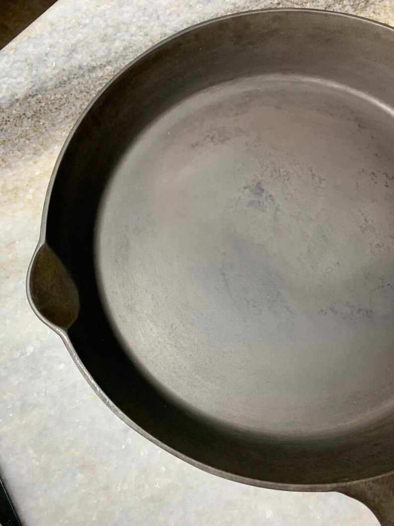 Flat Extra Large 13" Antique Cast Iron Skillet Pan Favorite Piqua Ware ...