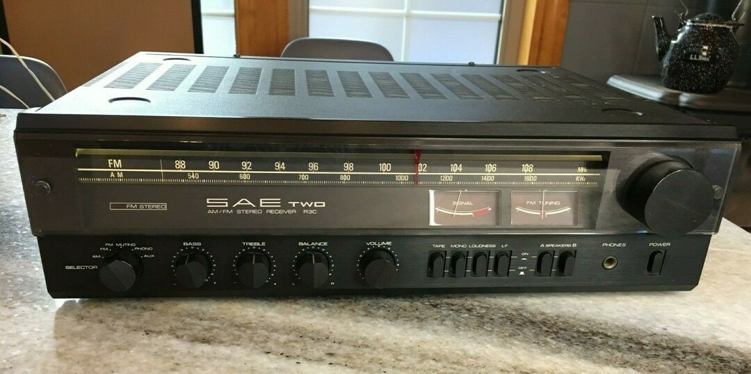 Vintage Sae Two R3c (los Angeles Ca/japan) Stereo Receiver W/vu Meters ...