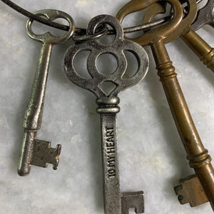 Antique Skeleton Keys Prison Jail Jailer Guard Key Ring Holder key to ...