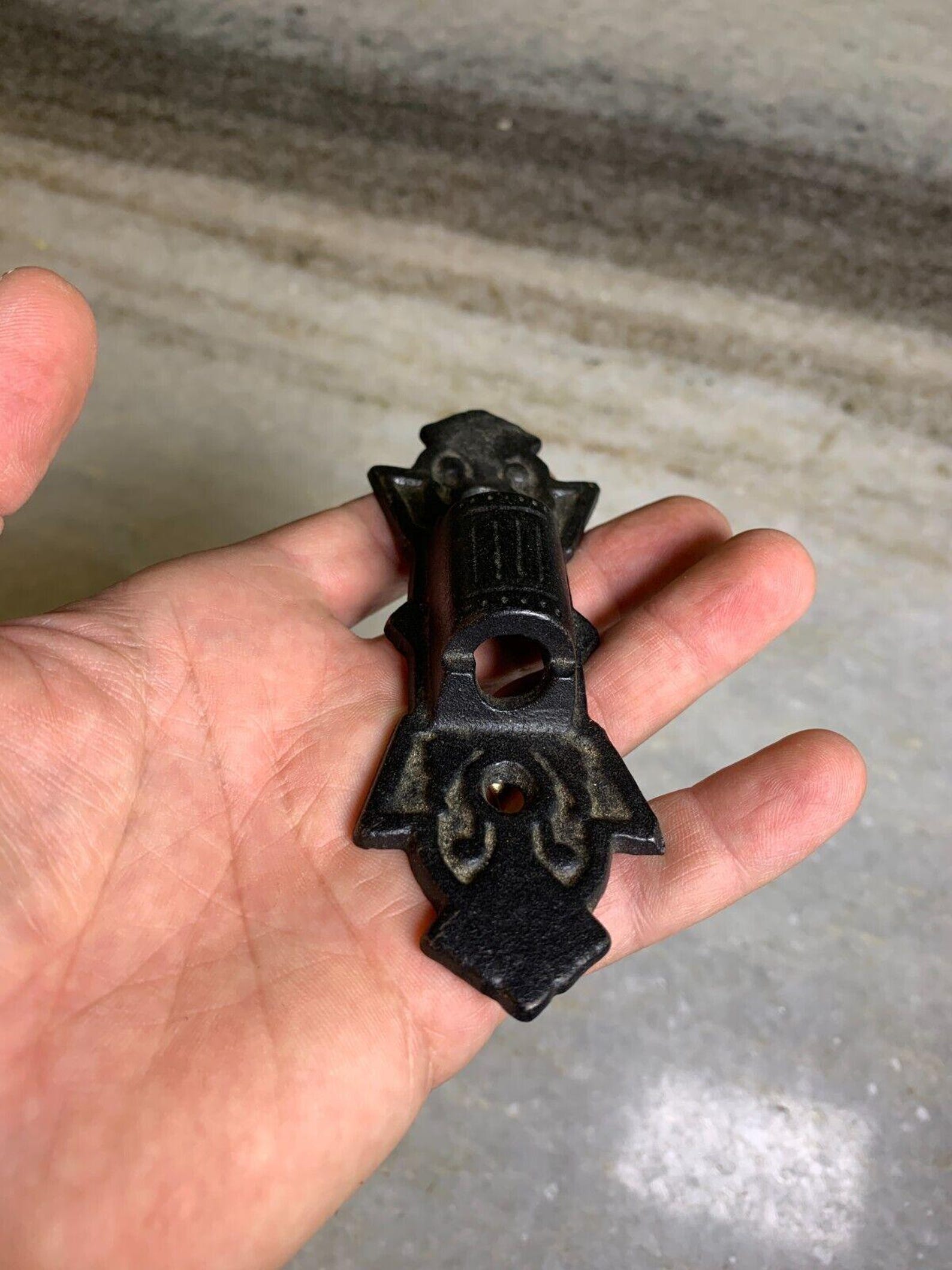 Antique Victoria Cast Iron Metal Oil Lamp Light Hang Wall Mount Plate ...