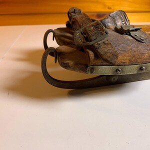 Antique Wood Wooden Leather Early Primative Primitive Ice Skates 1850s ...