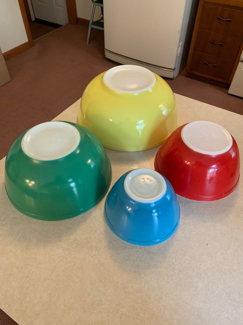 Set of Primary Colors Pyrex Mixing Bowls - Etsy