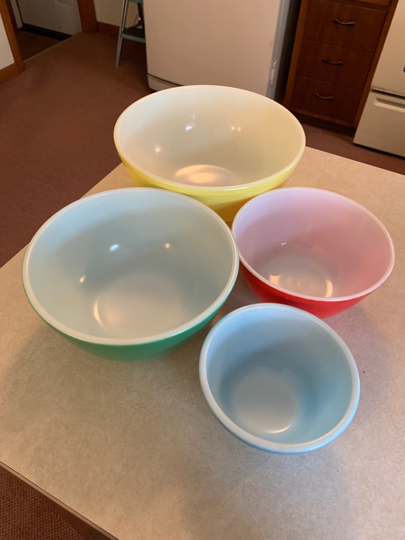 Set of Primary Colors Pyrex Mixing Bowls - Etsy