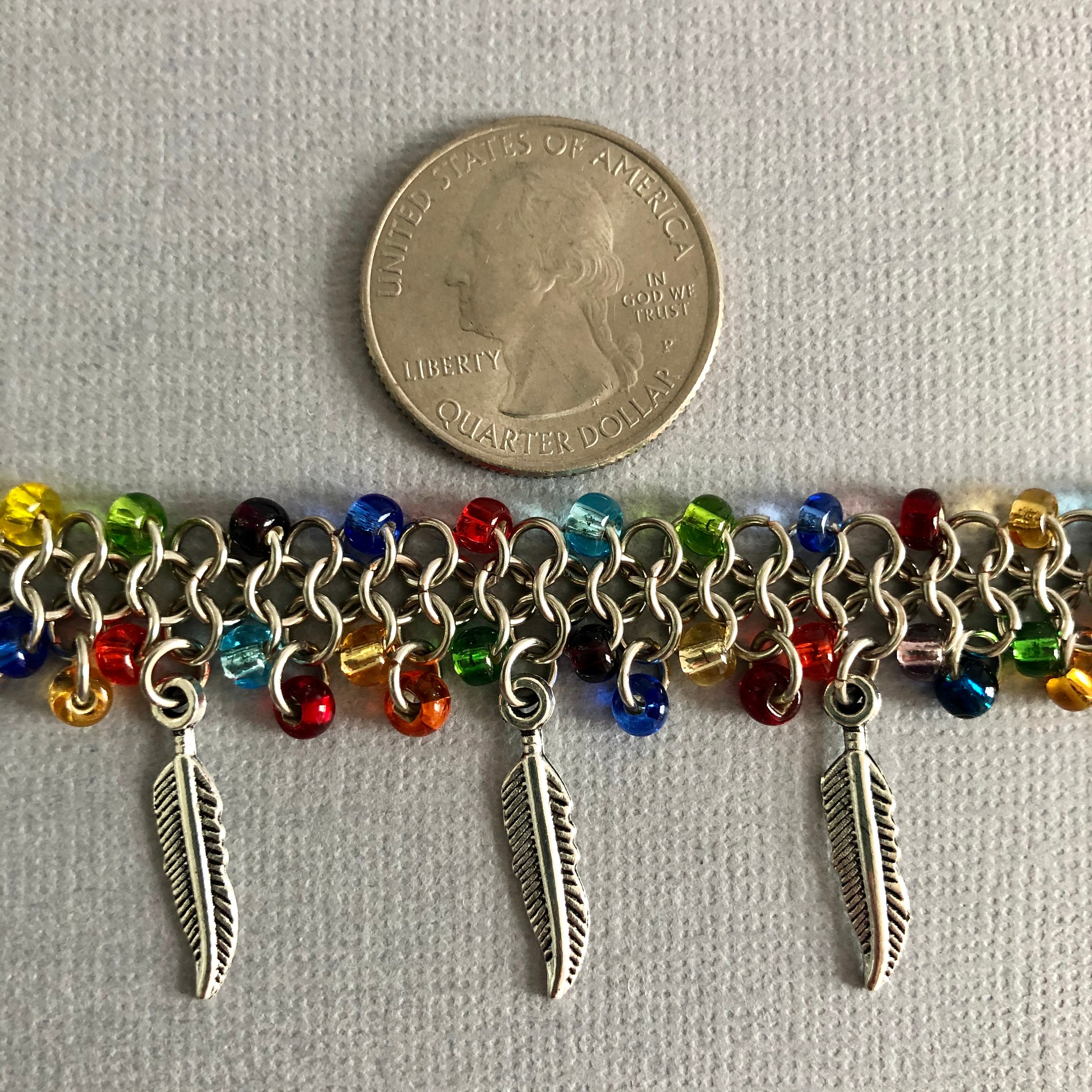 Rainbow Beaded Chainmaille Bracelet with feather charms / - Etsy Nederland
