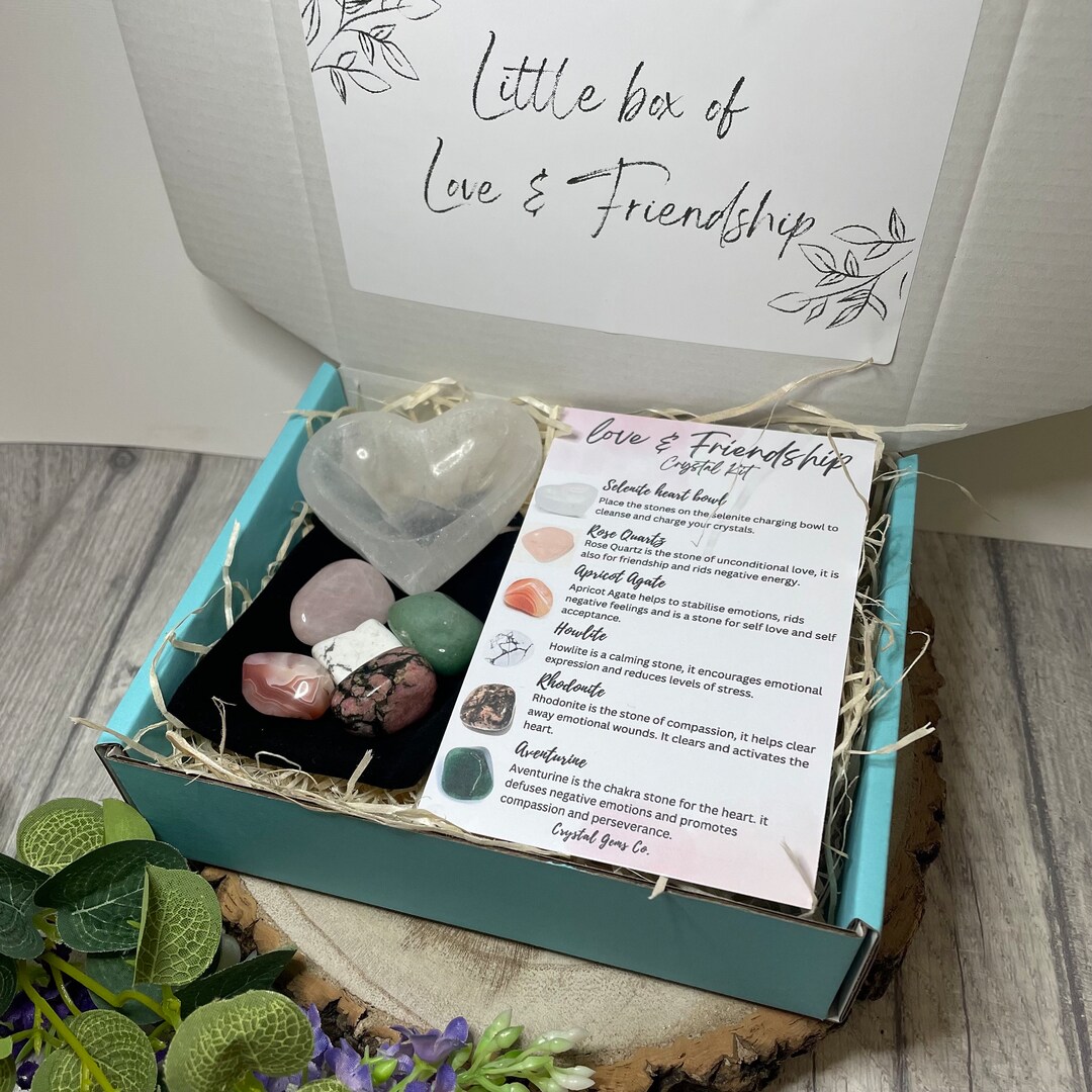 Love & Friendship Crystal Kit Gemstones With Selenite Heart Charging ...