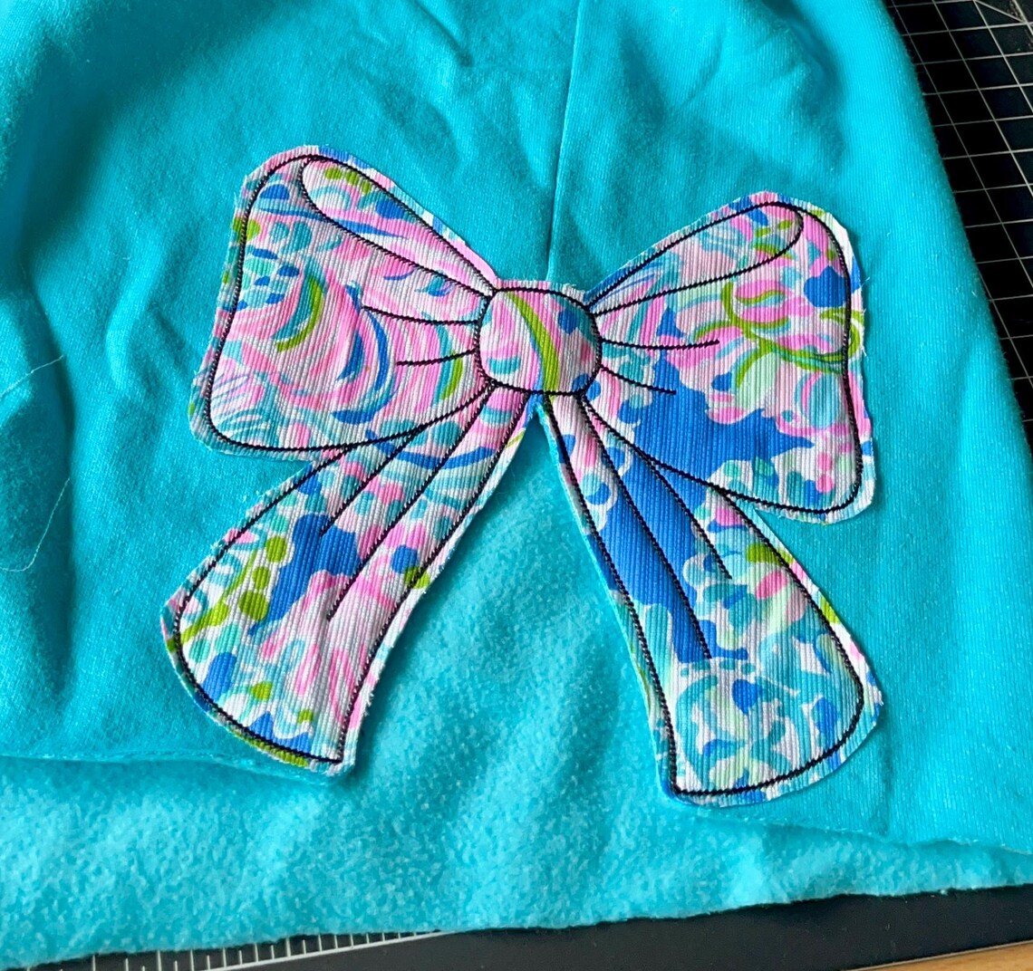 Side Bow Applique Embroidery Design Quick Stem Stitch Edge Seven Sizes ...