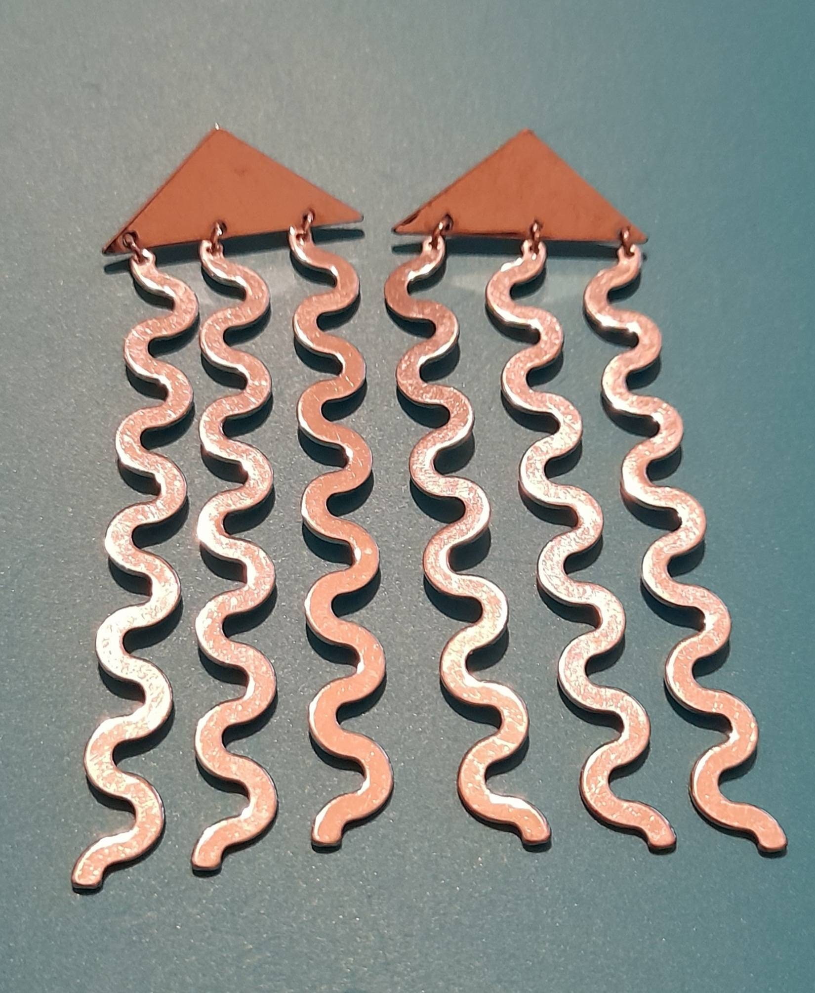 Orejas largas perforadas con crome con colgantes espirales - Etsy España
