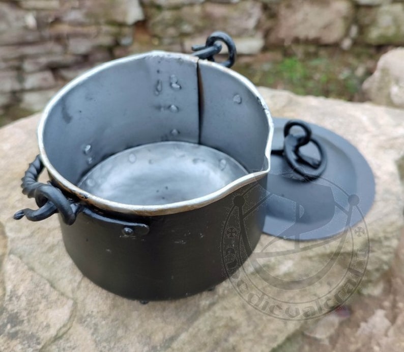 Small Forged Cauldron 06L Bushcraft - Etsy