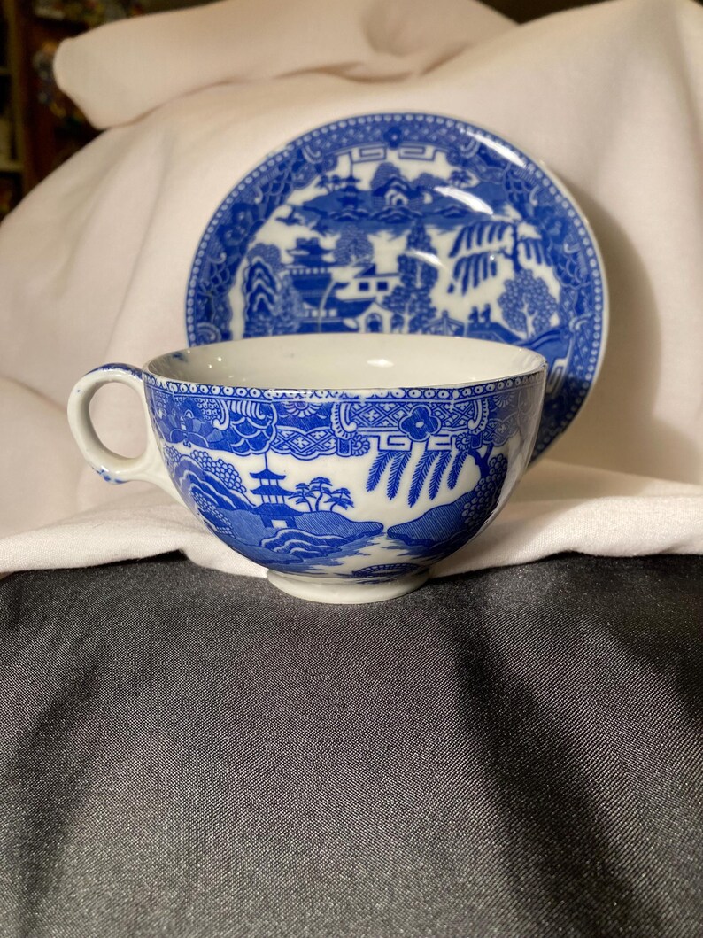 Vintage Blue Willow Cup and Saucer - Etsy