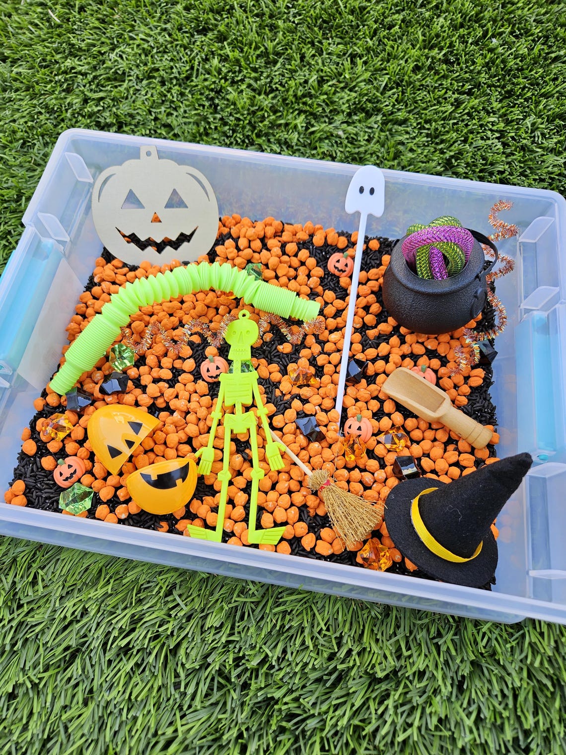 Halloween Sensory Bin, Spooky Sensory Bin, Sensory Activity, Sensory ...