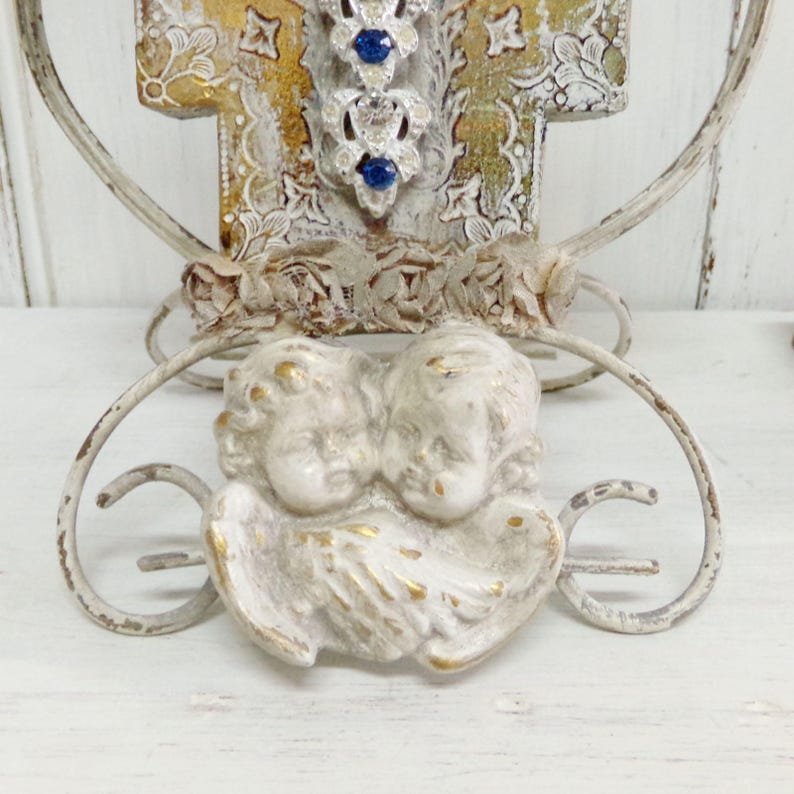 À VENDA - Base de cruz com querubim cravejada de strass vintage - Etsy ...