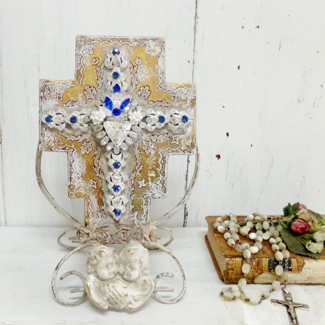 À VENDA - Base de cruz com querubim cravejada de strass vintage - Etsy ...