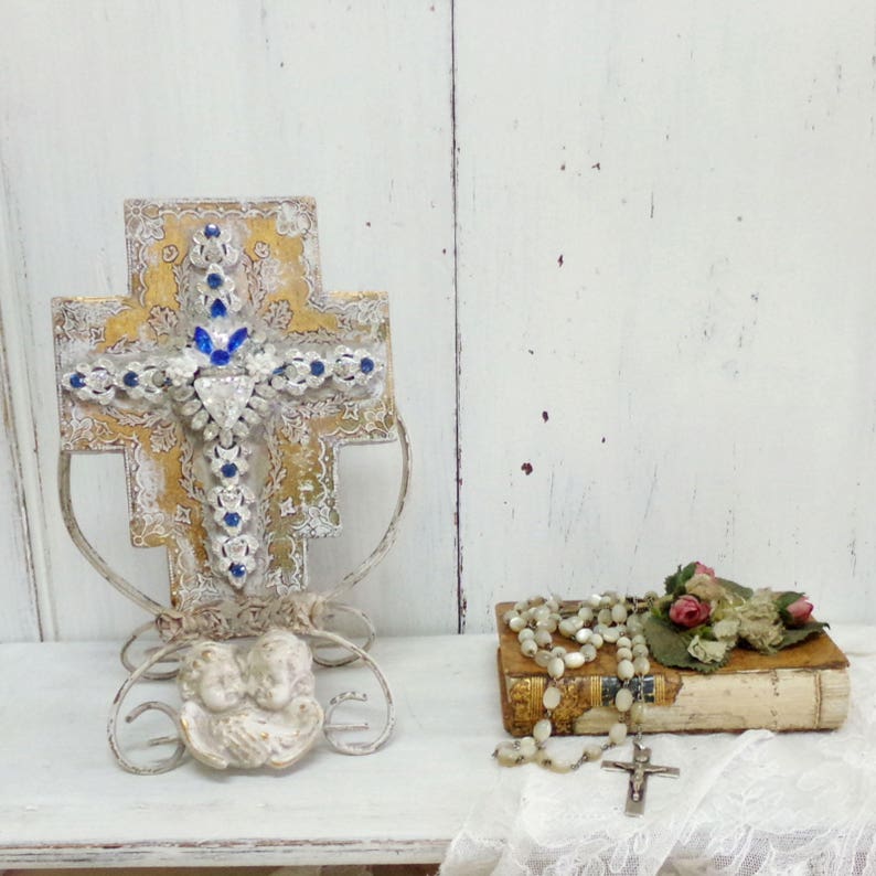 À VENDA - Base de cruz com querubim cravejada de strass vintage - Etsy ...