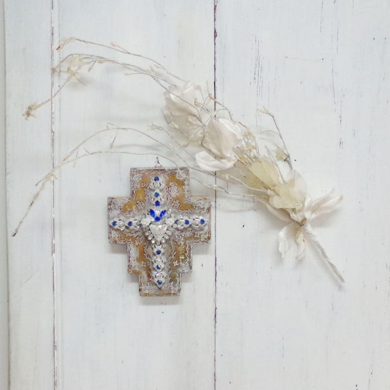 À VENDA - Base de cruz com querubim cravejada de strass vintage - Etsy ...