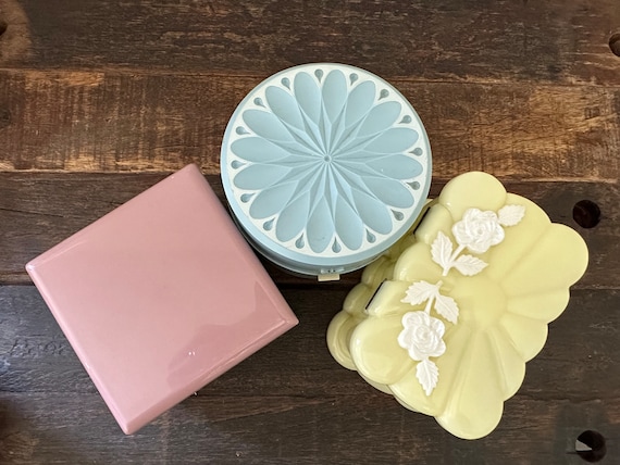 3 Vintage Plastic Containers - Powder Box Lid - Vani… - Gem