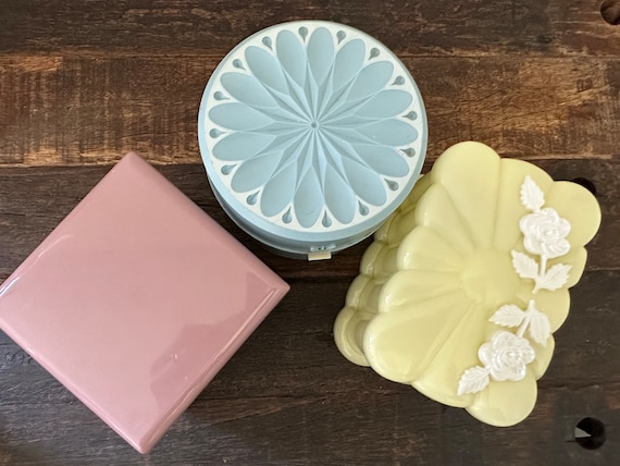 3 Vintage Plastic Containers Powder Box Lid Vanity Decor - Etsy