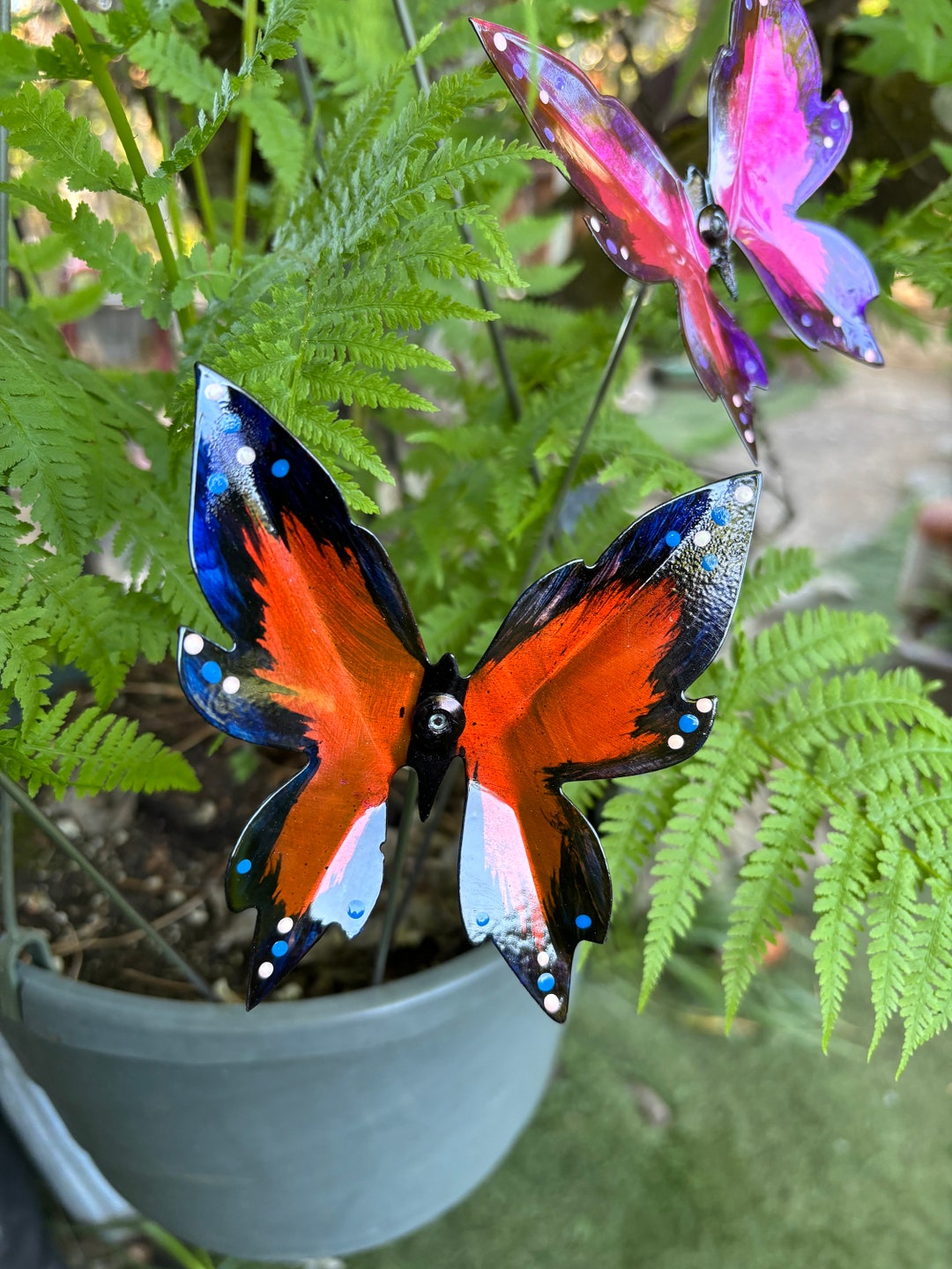 Metal Butterflies / Butterflies Bounce and Wiggle in the Breeze ...