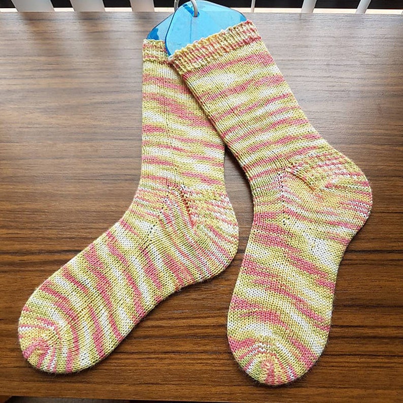 Simple Socks on a 9" Circular - Knitting Pattern - Etsy