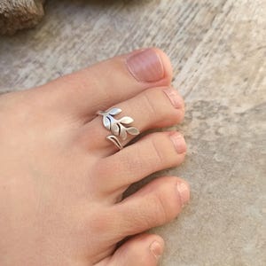 Leaf Toe Ring Silver Minimal Knuckle Ring Adjustable Modern Silver Mid Midi Ring Ancient Greek ...
