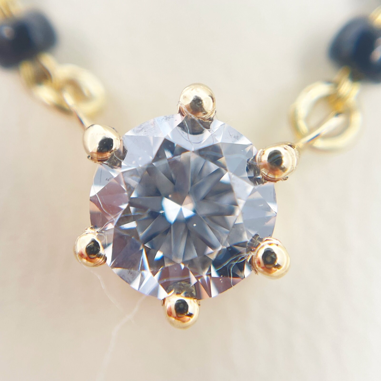 18ct Yellow Gold Lab Grown 6 Claw Diamond 0.70ct Black Beads ...