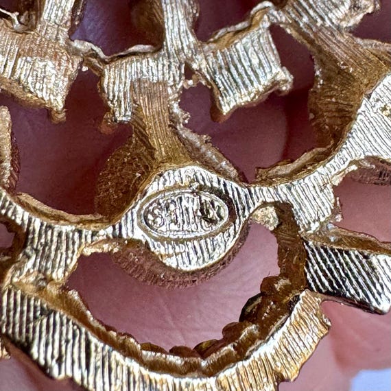 Large Signed SPHINX Brooch. Gold Tone Open Work Set w… - Gem