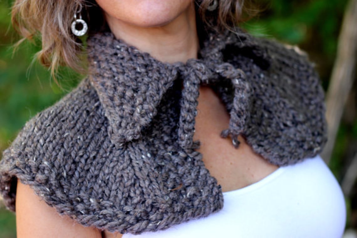 Outlander KNITTING PATTERN - Shoulder Cape, Claire's Capelet - the Most ...
