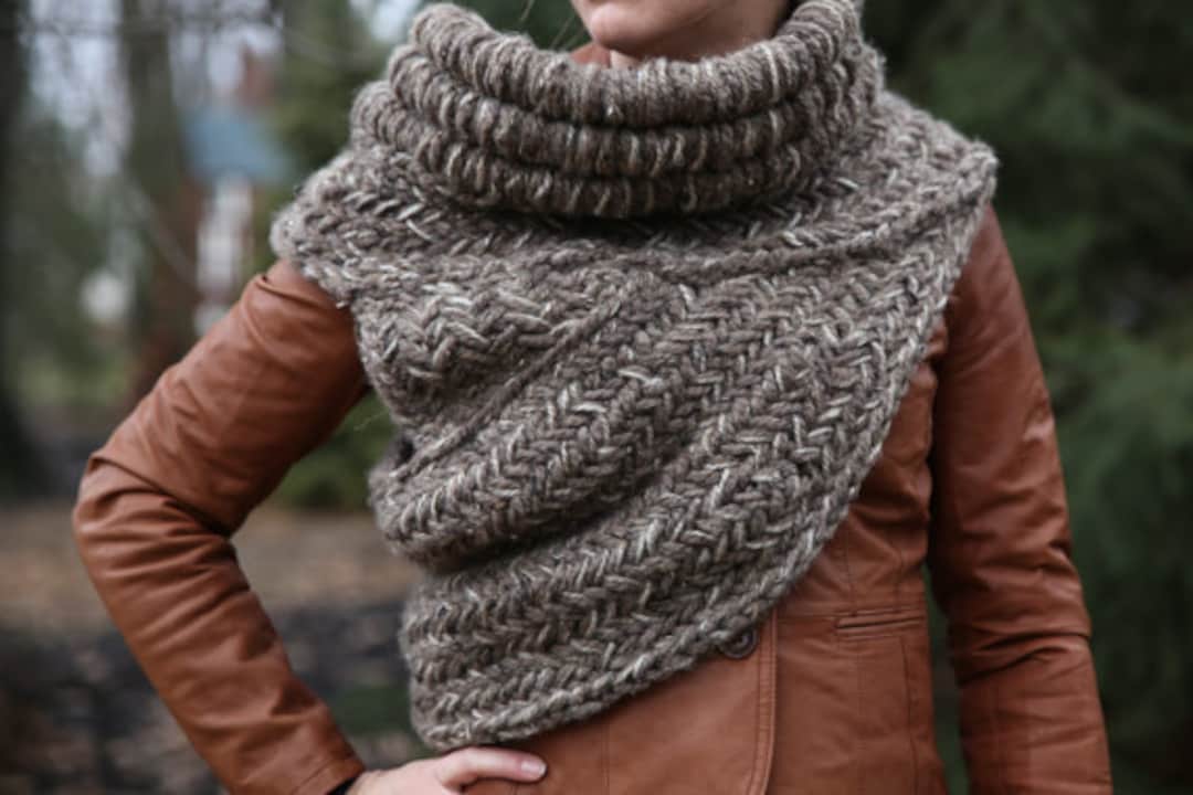 Post Apocalyptic Huntress Cowl for Women, Archer Vest, Shawl in Light ...