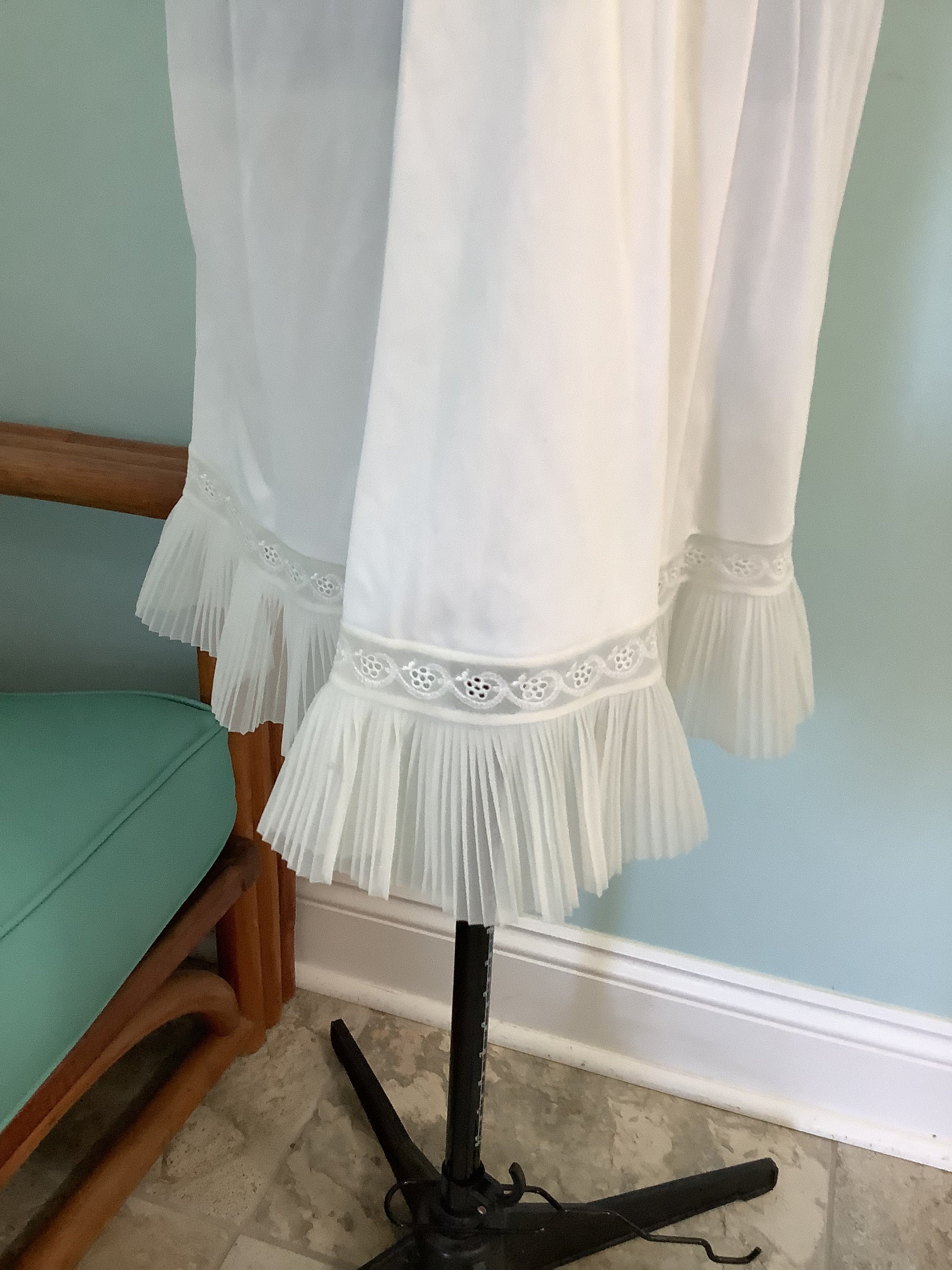 70’s Lingerie,women’s Under Garments,slips,size M,60’s Lingerie, - Etsy