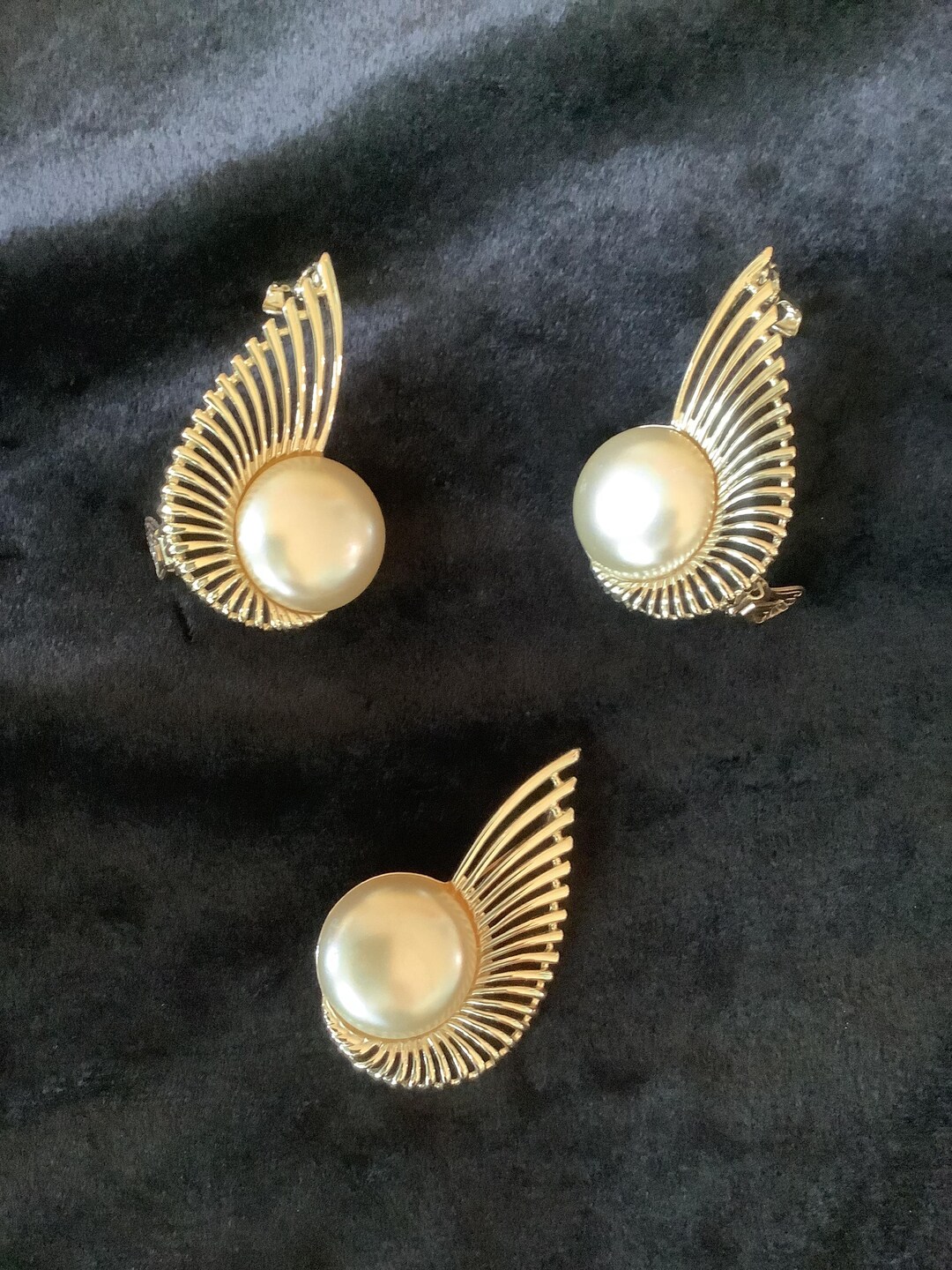 1940’s 50’s Brooch and Clip on Earring Set,large Faux Pearl Center With ...