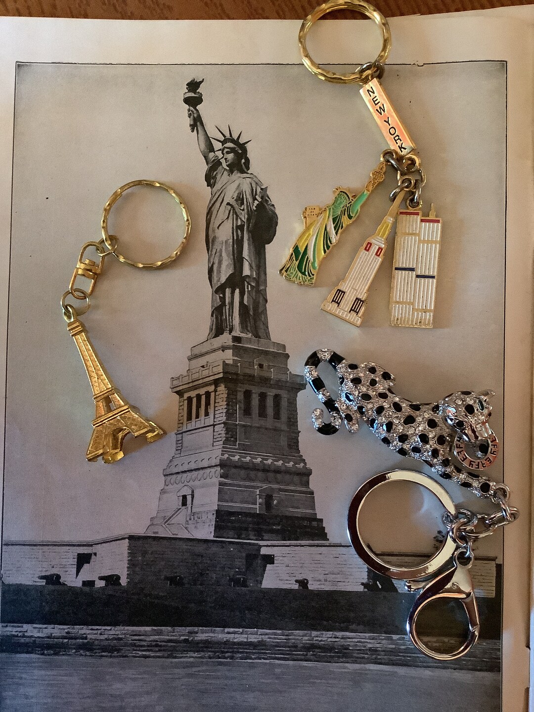 Vintage Key Chains, Souvenir Key Chains ,world Trade NY, Eiffel Tower ...