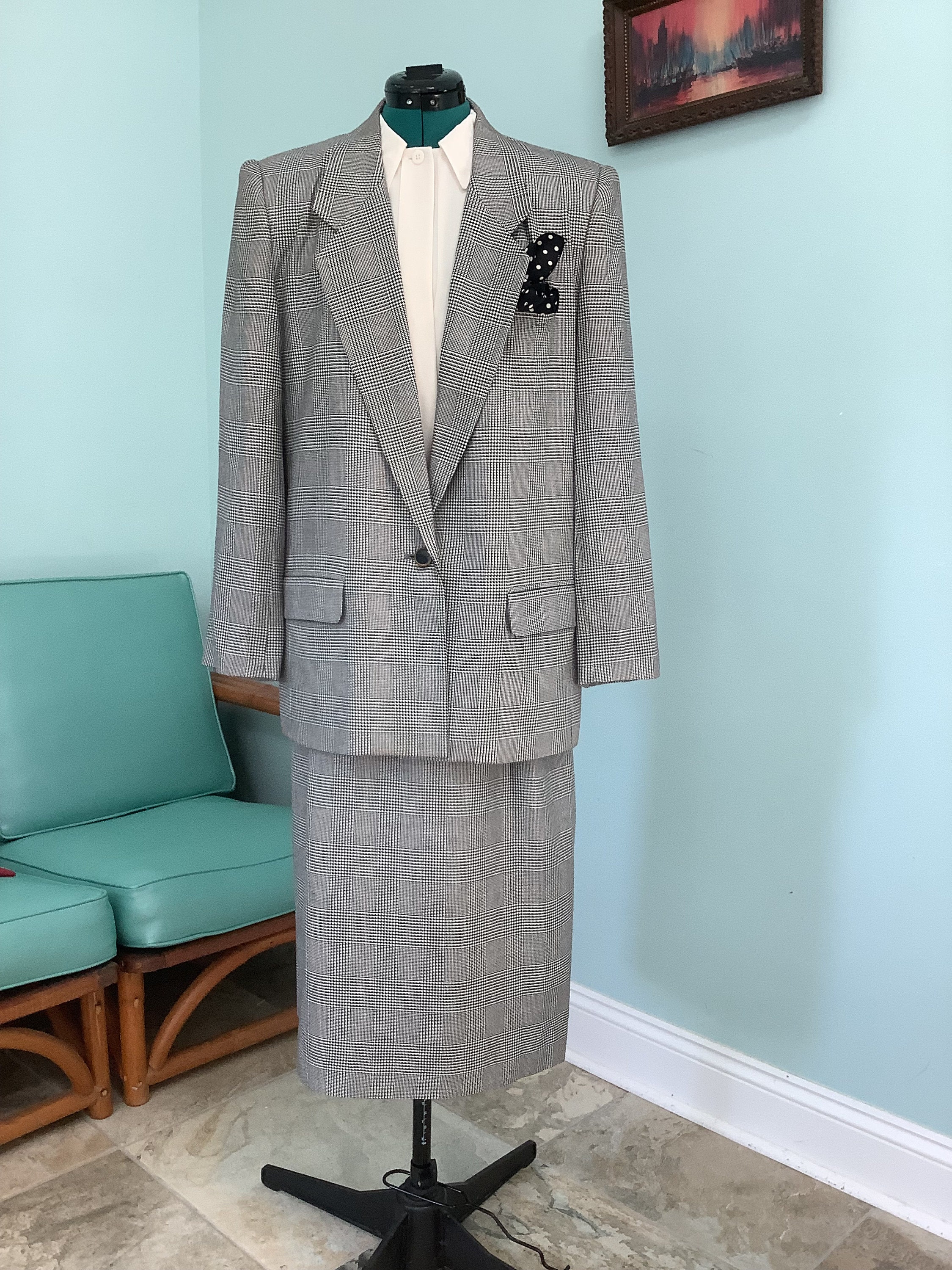 Vintage 90's Size 14, Long Jacket Suit,black and White Glenn Vintage 90's Size 14, Long Jacket Suit,black and White Glenn