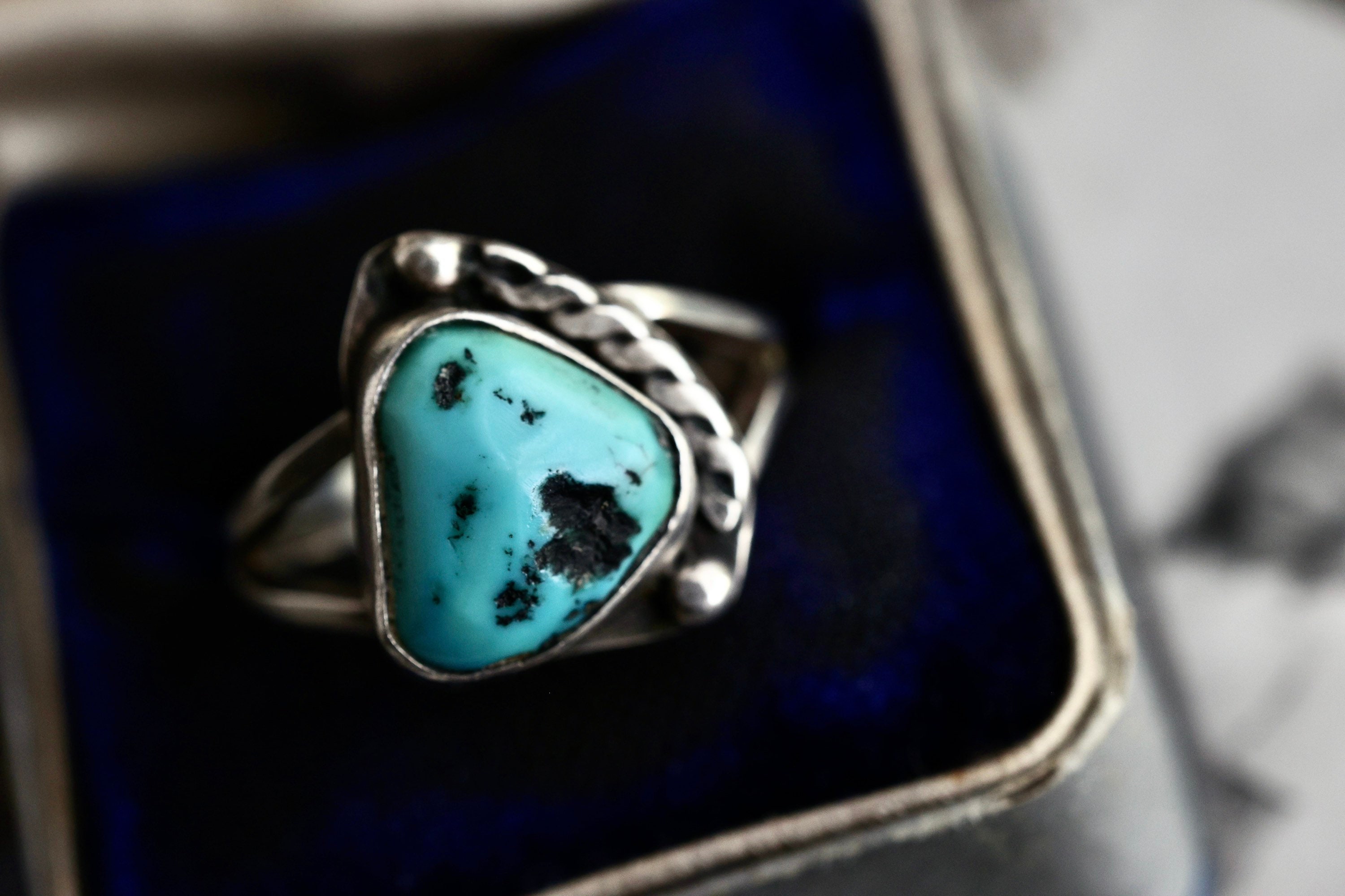 Vintage Navajo Kingman Turquoise Native American Sterling Silver Old pawn turquoise ring ...