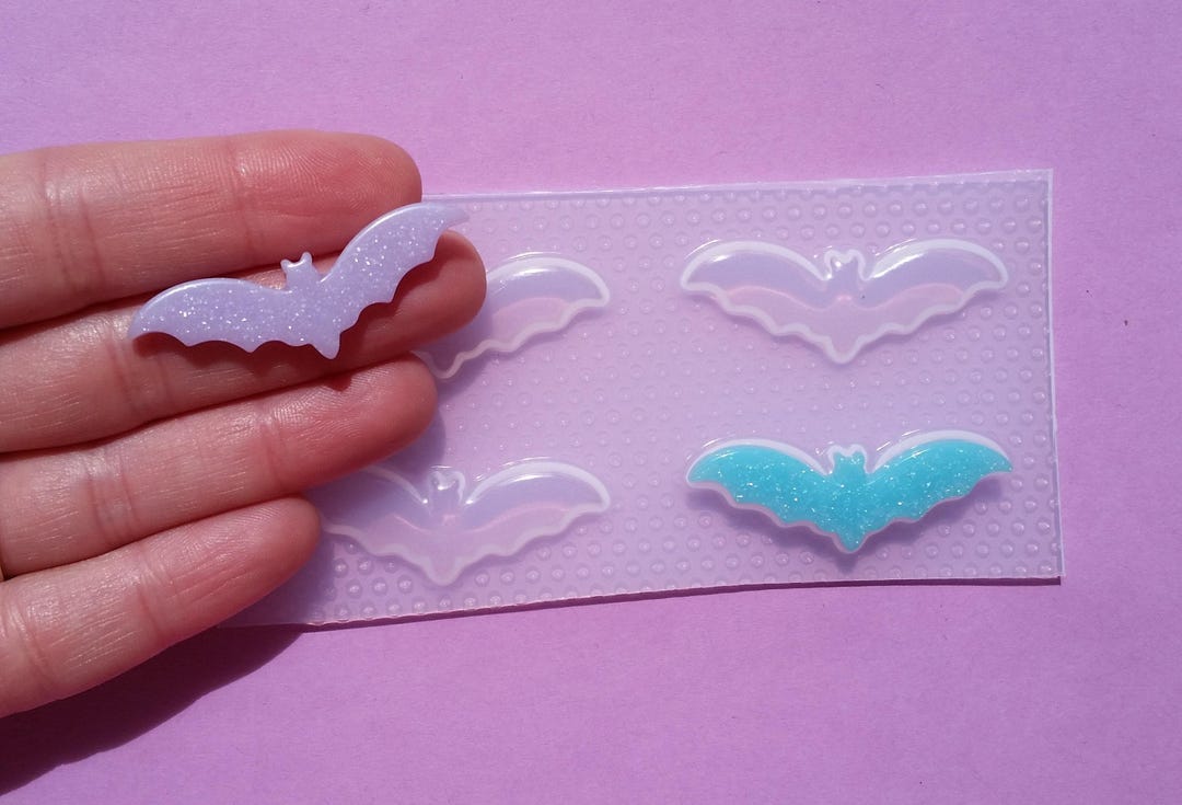 Flat Vampire Bat Plastic Mold - Pointy Bats - Flexible Plastic Molds ...
