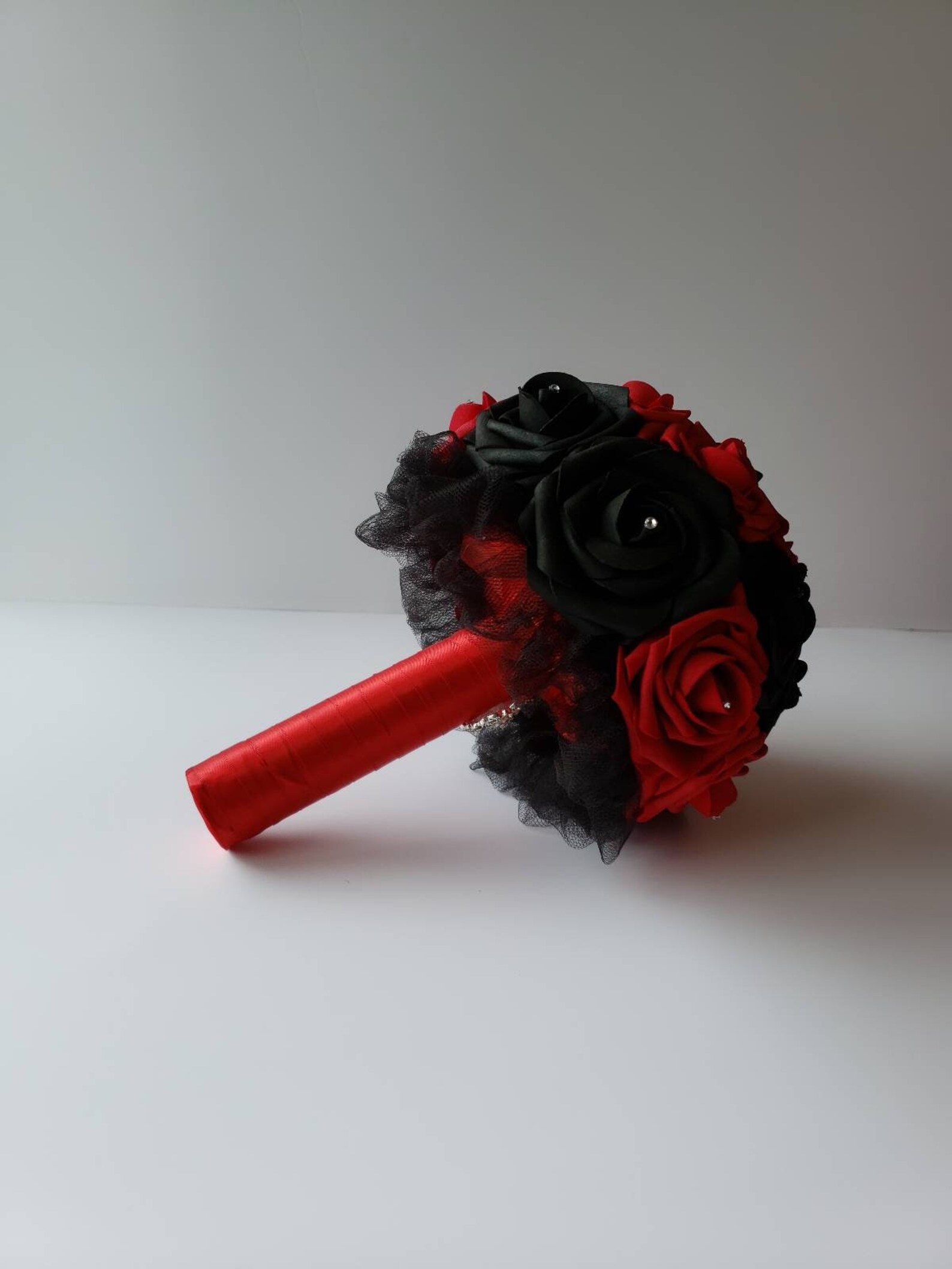 Ramo rojo y negro ramo gótico ramo de dama de honor ramo de - Etsy España
