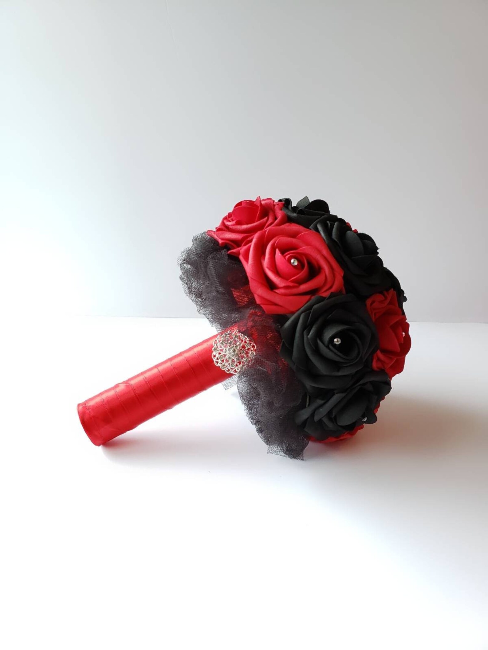 Ramo rojo y negro ramo gótico ramo de dama de honor ramo de - Etsy España