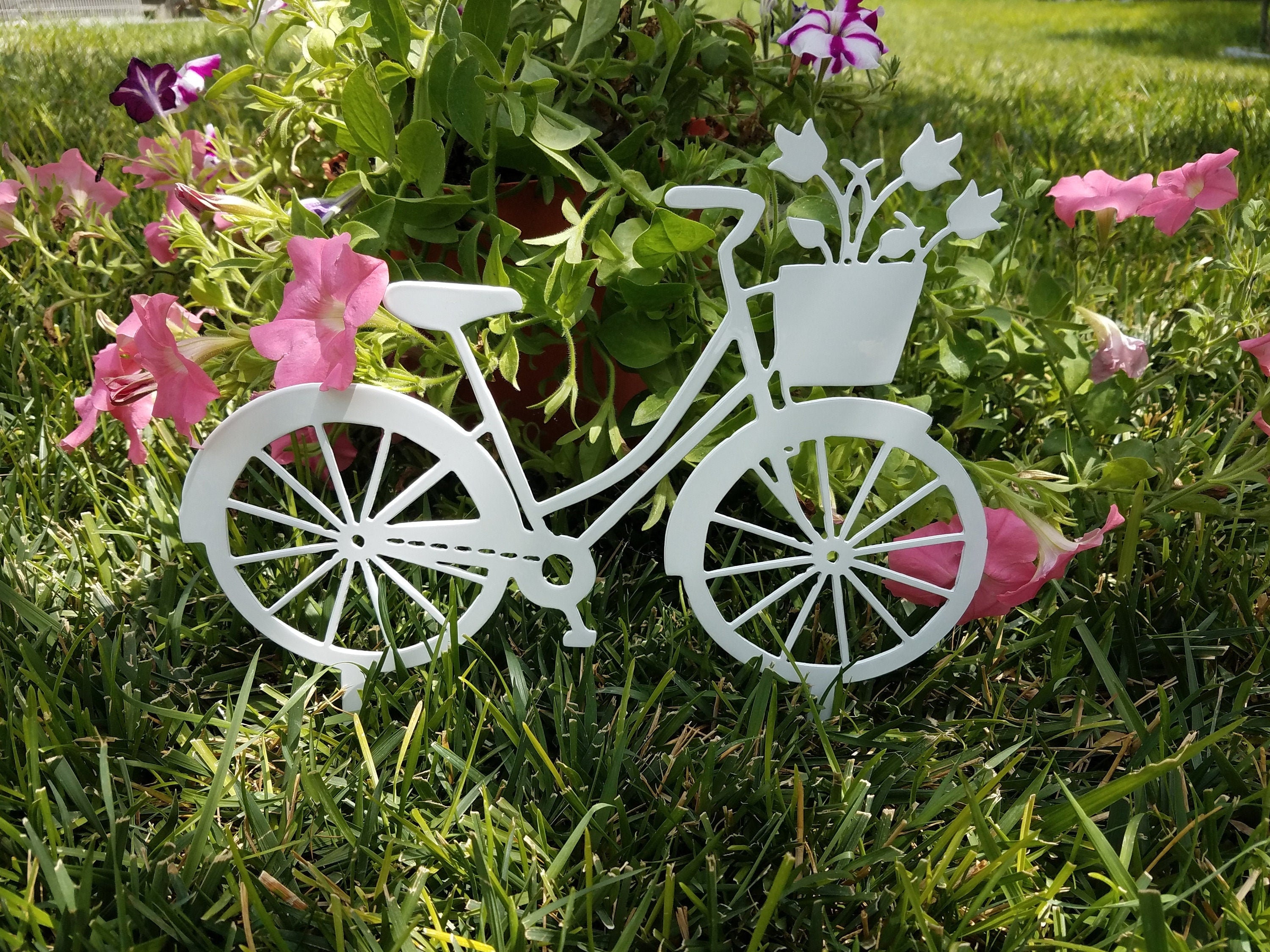 Metal Yard Garden Art Bicycle Bike With Basket of Tulips - Etsy