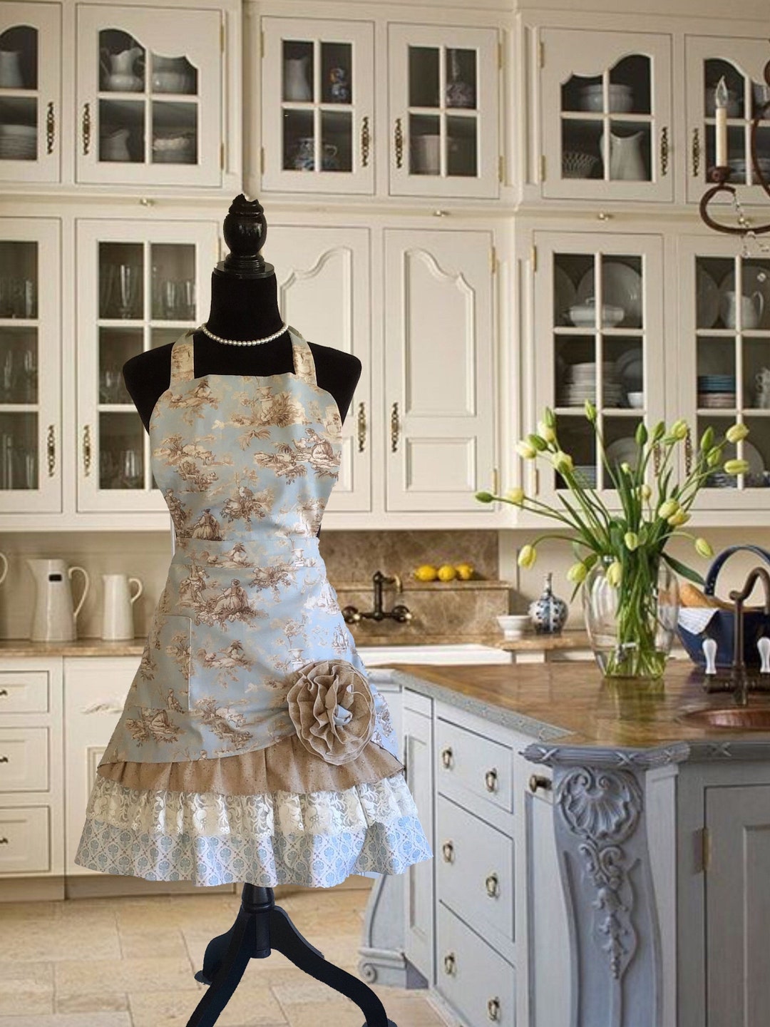 Beautiful Apron for Women in a Blue Toile Fabric Apron With Pockets ...