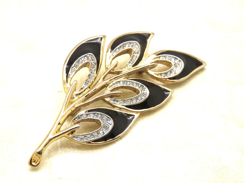 A Fine Leaf Stem Leaf Design Vintage Jewelry Brooch Made in Openwork ...
