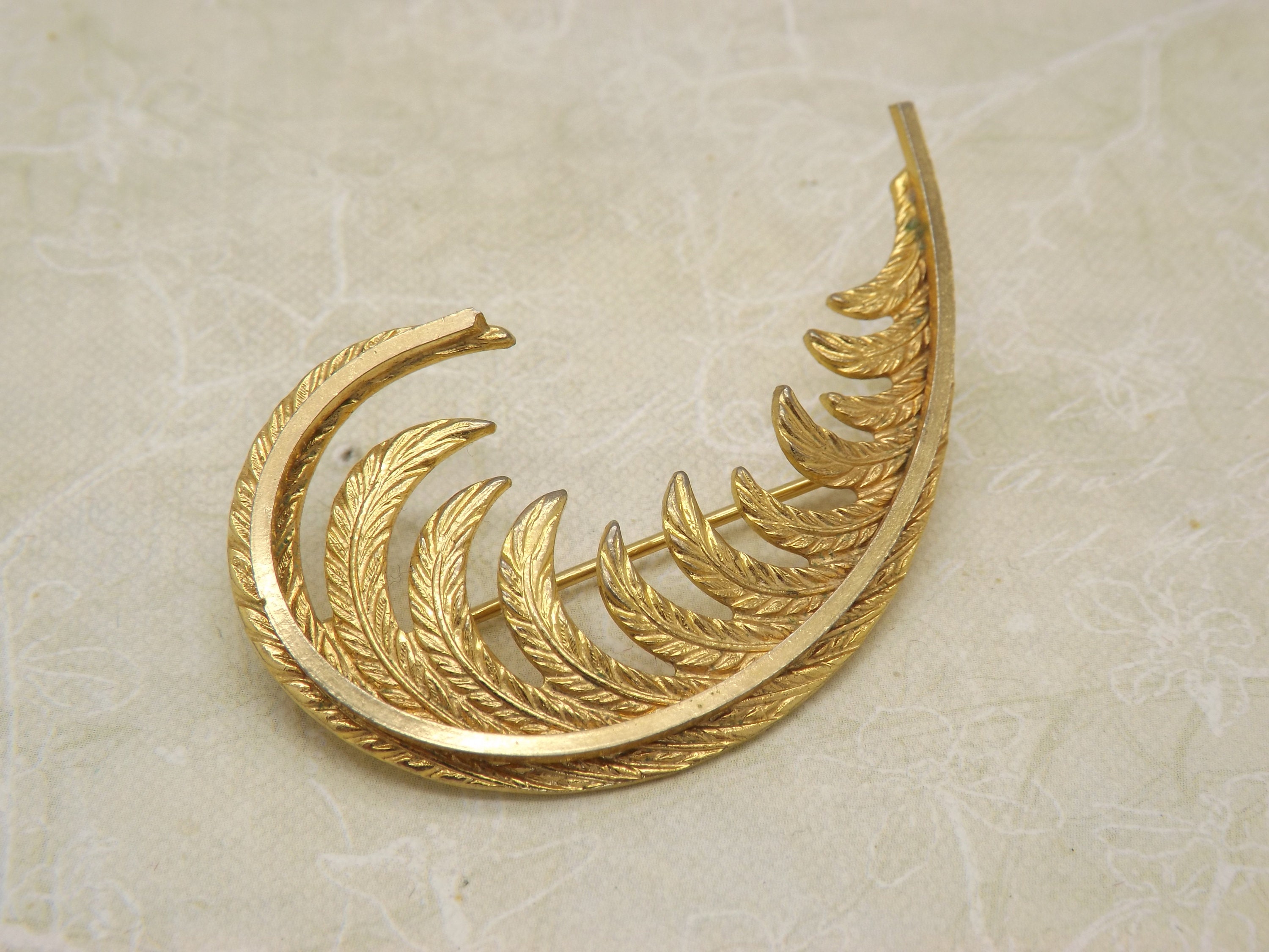 A Beautiful Fine Long Curled Leaf Design Vintage Costume Jewelry Brooch ...