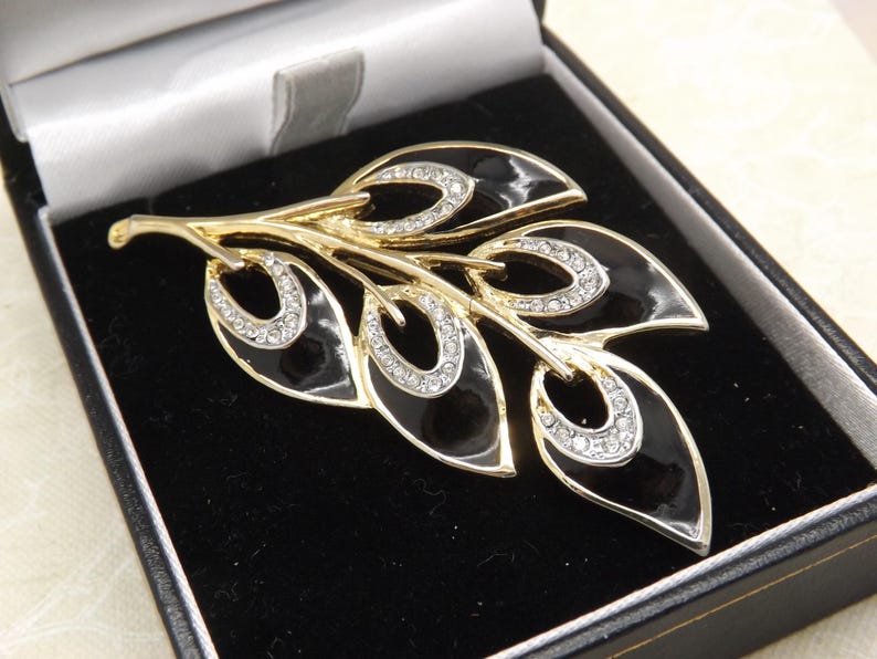 A Fine Leaf Stem Leaf Design Vintage Jewelry Brooch Made in Openwork ...