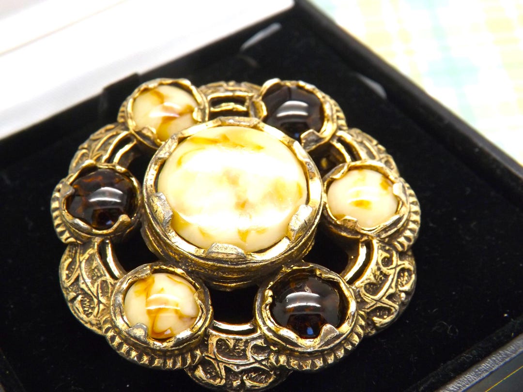 A Super Large Miracle Round Scottish / Celtic Vintage Jewelry Brooch in ...