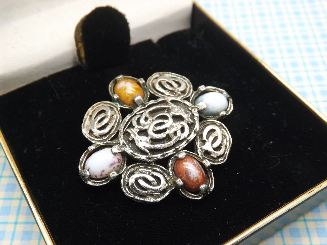 A Lovely Scottish / Celtic Oval Design Vintage Jewelry Brooch Made in ...
