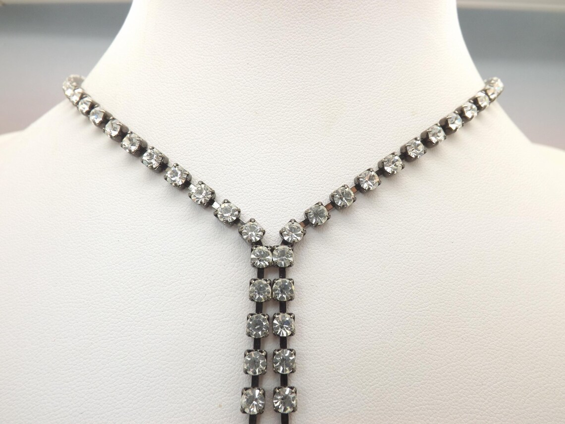 A Lovely Modern Central Drop Design Vintage Costume Jewelry Necklace in ...